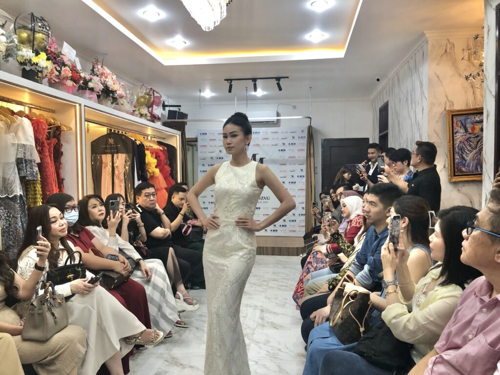 Putri-putri Binaan Yayasan El John Indonesia Jadi Model di Peluncuran ...
